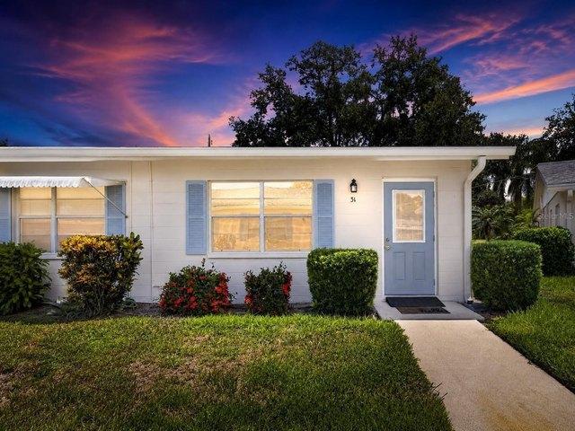 402 Dorchester Pl Apt 31, Sun City Center, FL 33573