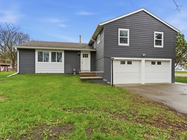 402 E 4th St, Hartford, SD 57033