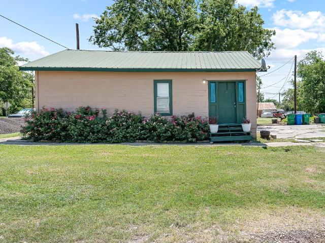402 E 4th St, Taylor, TX 76574 | MLS #2680
