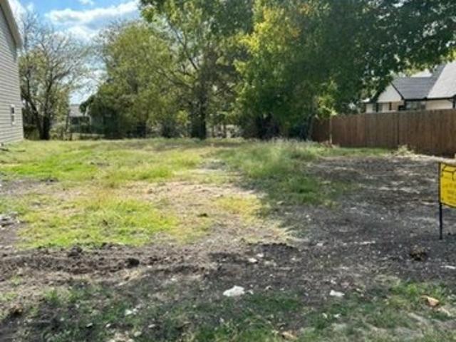 402 E Bonham St, Tom Bean, TX 75491