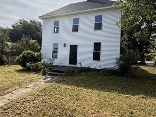 402 E Olive St, Bolivar, MO 65613