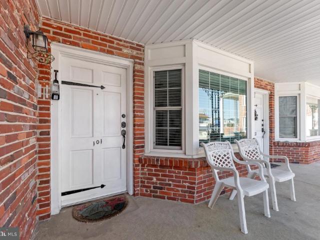 402 E St Paul Avenue # 101