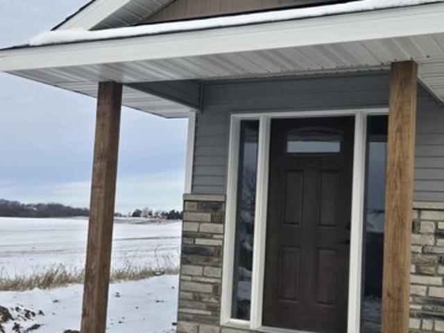 402 Elizabeth Ln, Tiffin, IA 52340