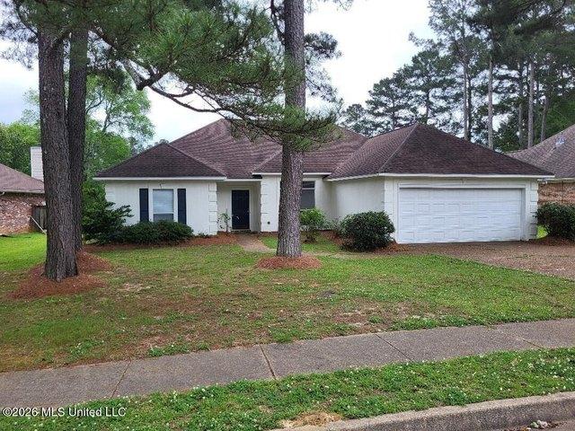 402 Forest Ln, Ridgeland, MS 39157