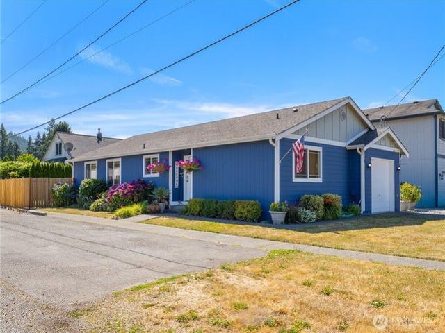 402 Factory St SE, Orting, WA 98360