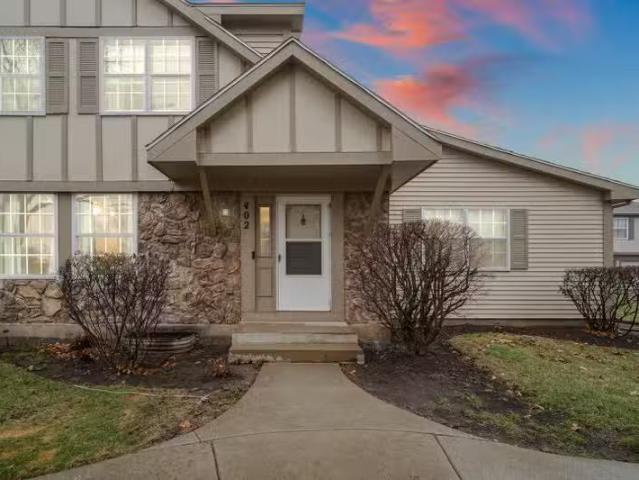 402 Fernwood Ct, Vernon Hills, IL 60061 MLS #12347795