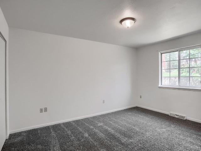 402 Kittery Ridge Dr 2 Bedroom Apartment for Rent at 402 Kittery Ridge Dr, New Castle, PA 16101