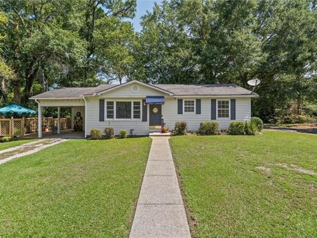 402 Hillside Dr, Chickasaw, AL 36611