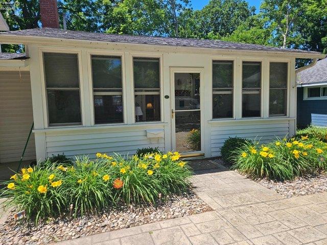402 Oak Ave, Lakeside, OH 43440