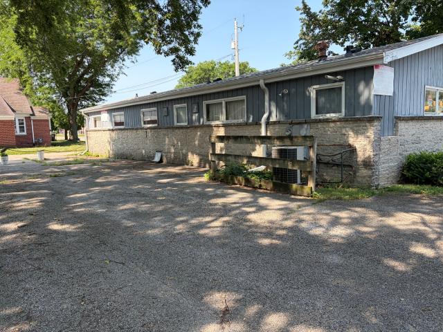 402 Oak Grove Avenue