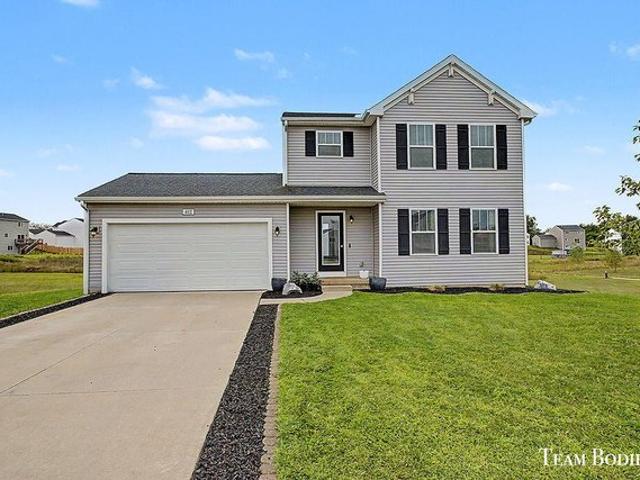 402 Oak Hill Ct, Middleville, MI 49333