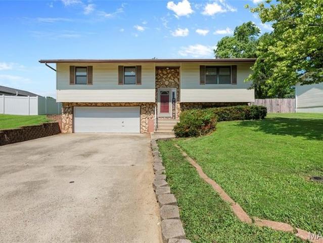 402 Oakwood Dr, Troy, IL 62294