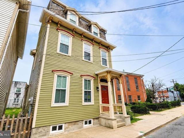 402 Lawrence St, Burlington, NJ 08016