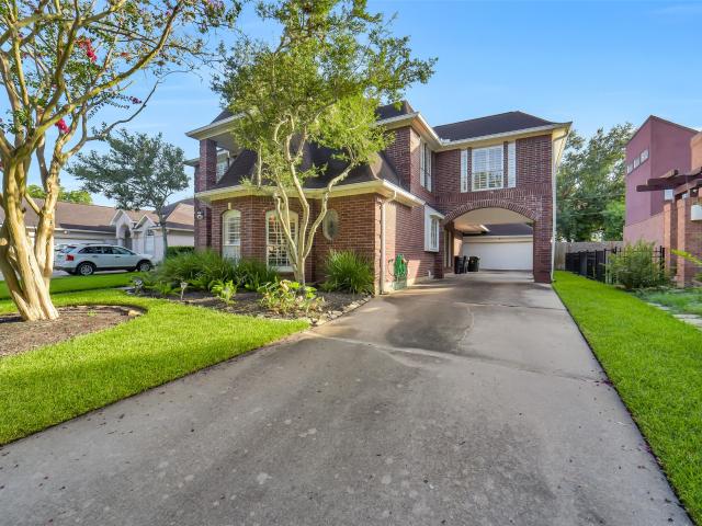 402 Lakeside Boulevard