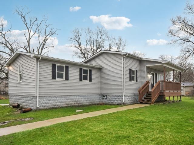 402 Lily Ln, Lakemoor, IL 60051 | MLS #12635