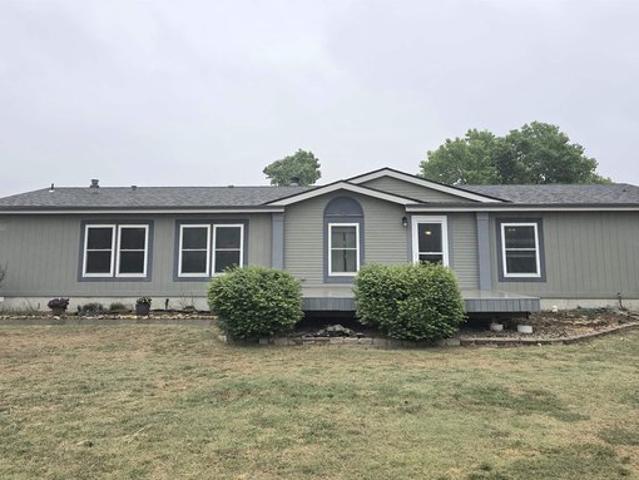 402 Linda Ln, Hays, KS 67601