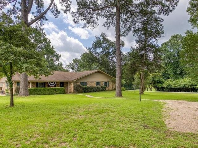 402 Maverick Dr, Palestine, TX 75801