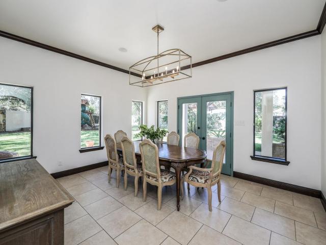 402 Manor Rd, Laredo, US, TX