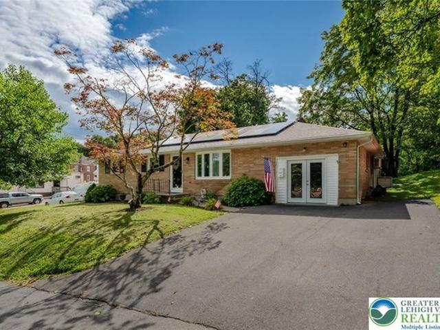 402 Maple St, Roseto, PA 18013