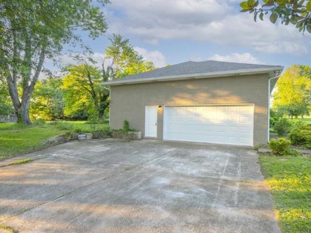 402 Mason Ln