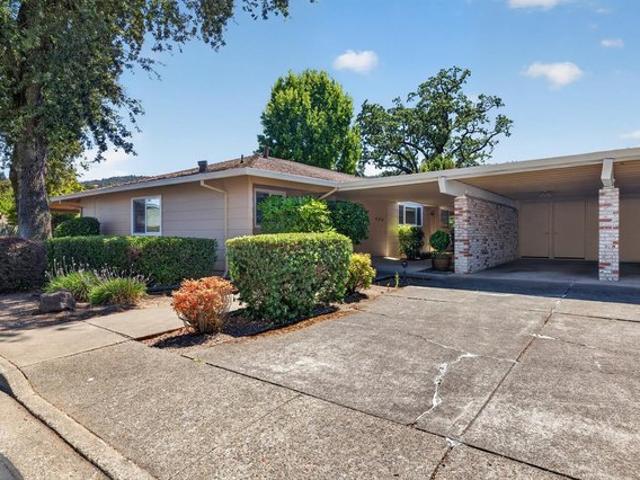 402 Meadowgreen Dr, Santa Rosa, CA 95409