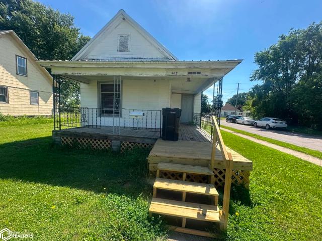 402 N Weller