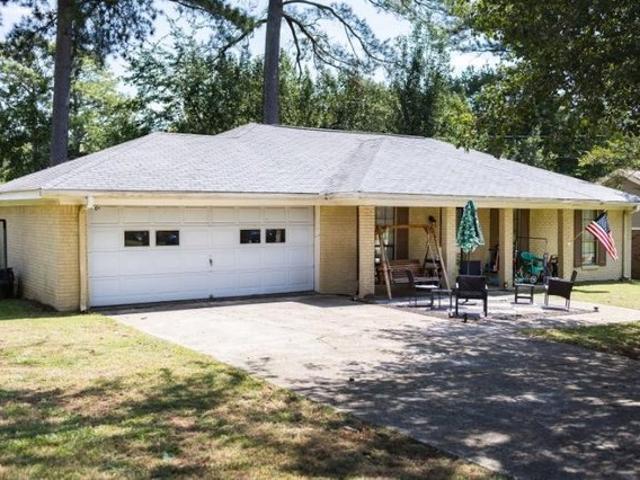 402 N Foster Dr, Tupelo, MS 38801