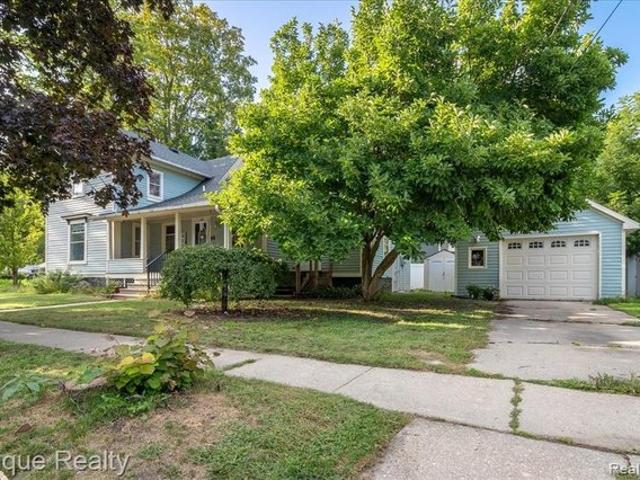 402 N Hickory St, Owosso, MI 48867