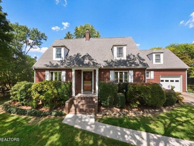 402 N Maple St, Maryville, TN 37801