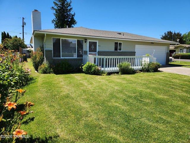 402 S 69th Ave, Yakima, WA 98908