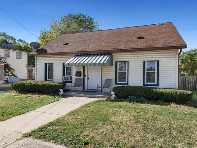402 S Walnut Ave, Freeport, IL 61032