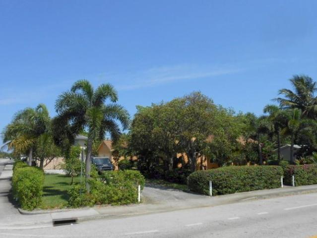 402 S A St, Lake Worth, FL 33460