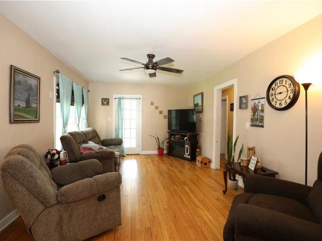 402 S Doyle St, Louisburg, KS 66053 | MLS #2610