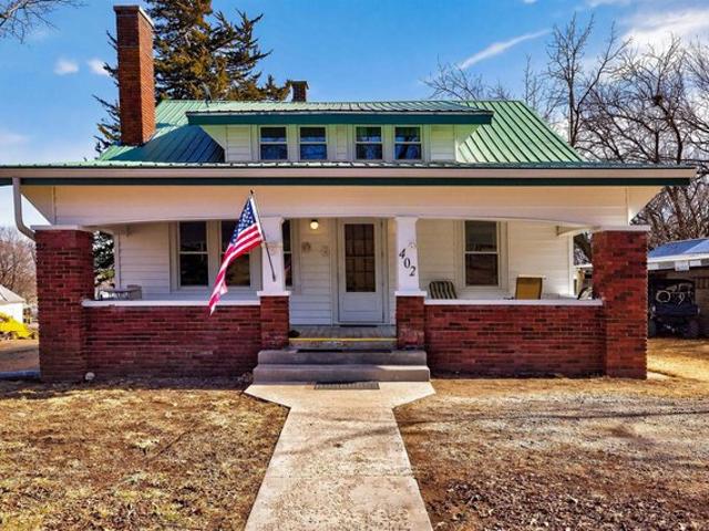 402 S Locust St, Eskridge, KS 66423