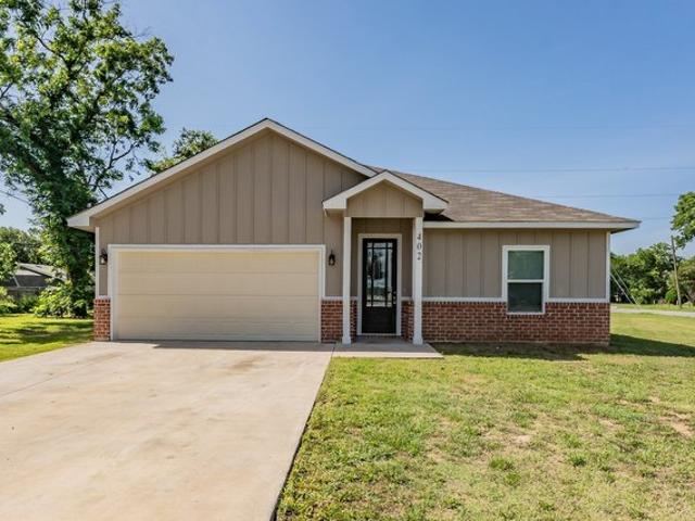 402 S Robbins St, Cleburne, TX 76031