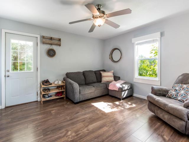 402 Sanstead Street W