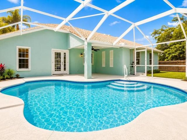 402 SE Strait Ave, Port Saint Lucie, FL 34983