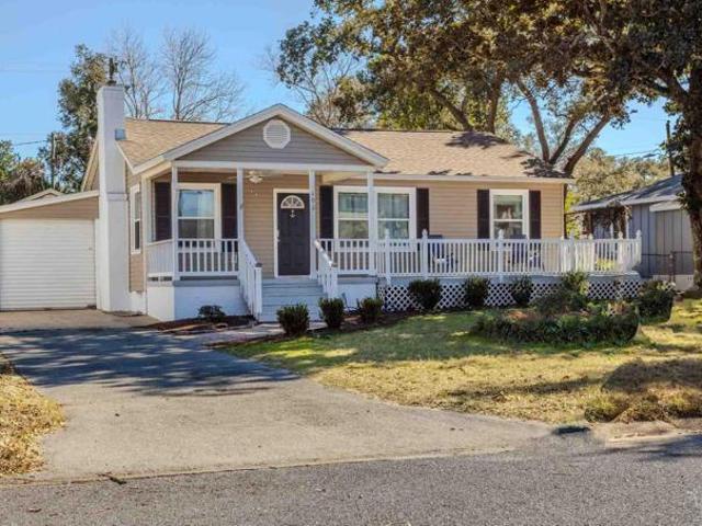 402 SE Syrcle Dr, Pensacola, FL 32507