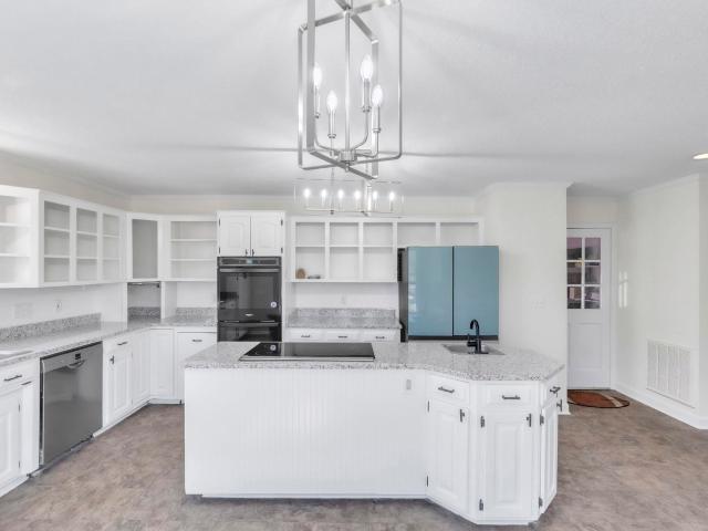402 Shady Point