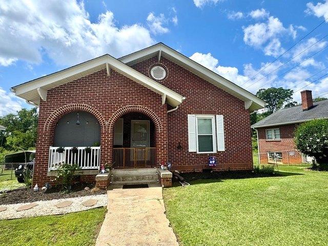 402 Sirrine St, Ninety Six, SC 29666
