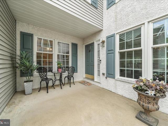 402 Sumner Way