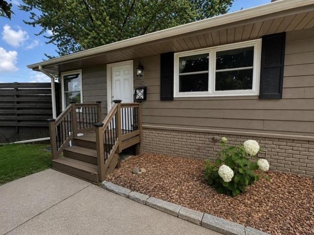 402 Sunset Ct NE, Stewartville, MN 55976