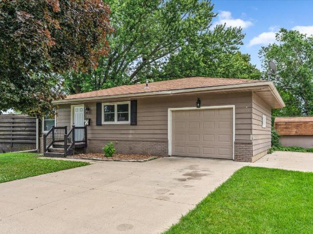 402 Sunset Court NE