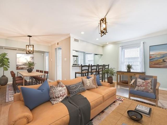 402 Post Office St Apt 201, Galveston, TX 77550