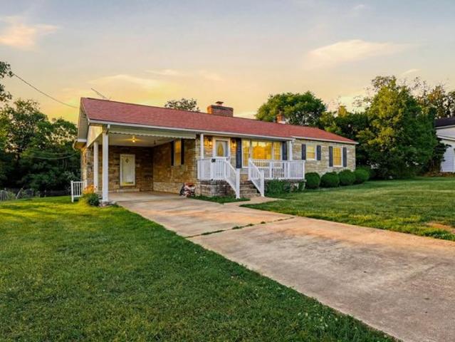 402 Prospect Rd, Hurt, VA 24563