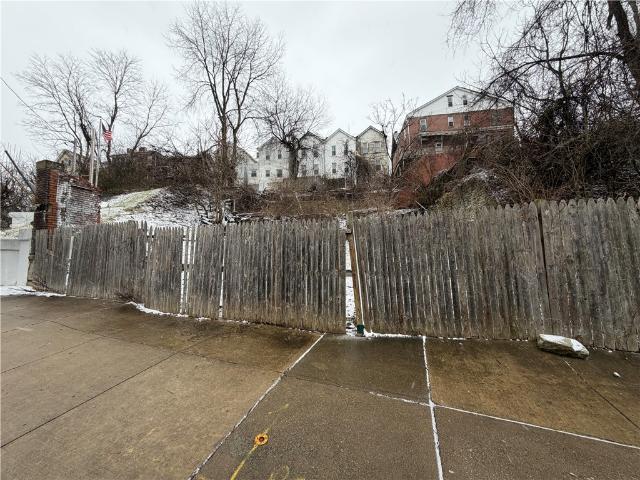 402 W 8th Ave