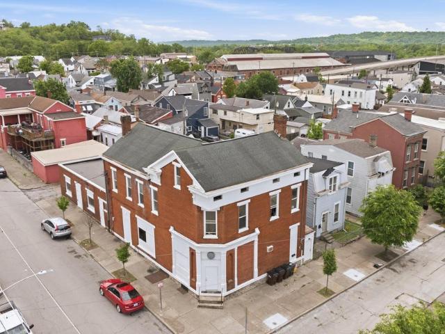 402 W 10th Street W