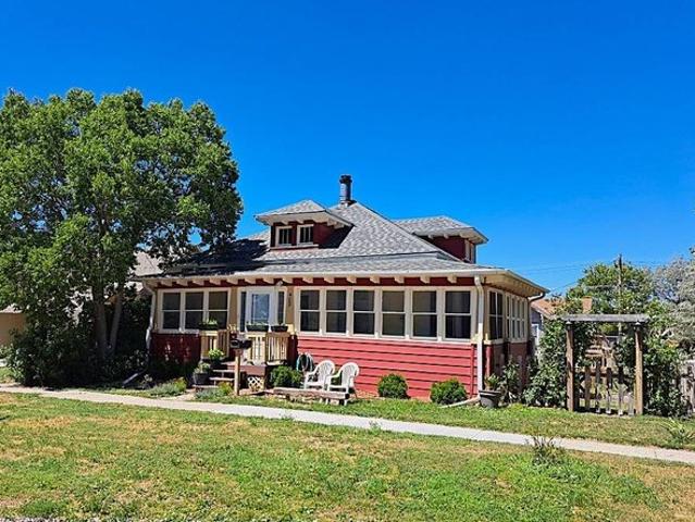 402 W 2nd St, Chadron, NE 69337