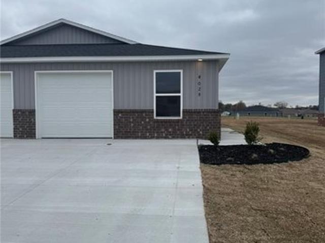 402 W Cloud Dr Apt B, Siloam Springs, AR 72761