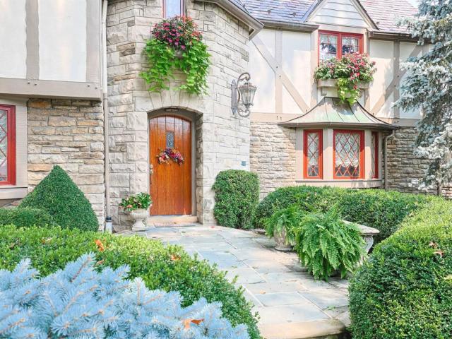 402 W Cliff Lane